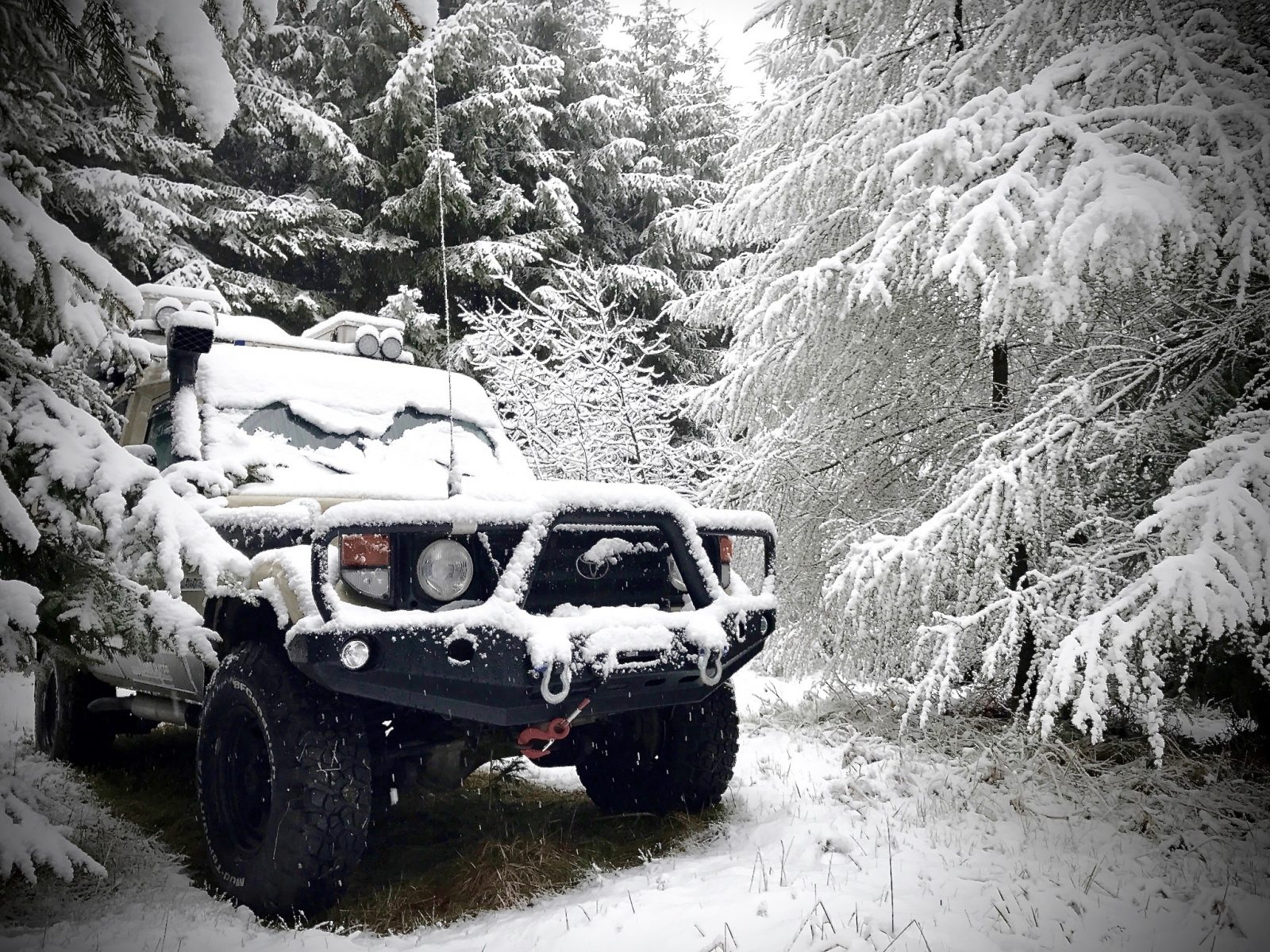 Selbstausbau Toyota Land Cruiser J7 - von Jonas Preuß - MATSCH&PISTE ...